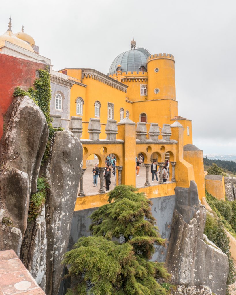 UN GIORNO A SINTRA Un giorno a Sintra • Viaggio senza scalo UN GIORNO A SINTRA Un giorno a Sintra • Viaggio senza scalo