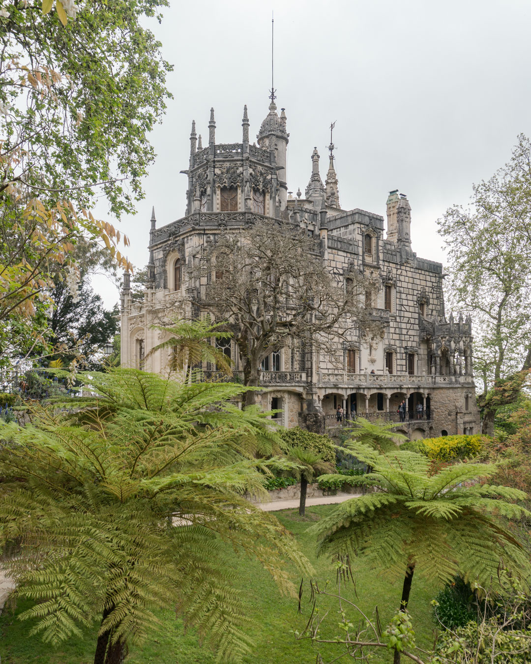 UN GIORNO A SINTRA Un giorno a Sintra • Viaggio senza scalo UN GIORNO A SINTRA Un giorno a Sintra • Viaggio senza scalo