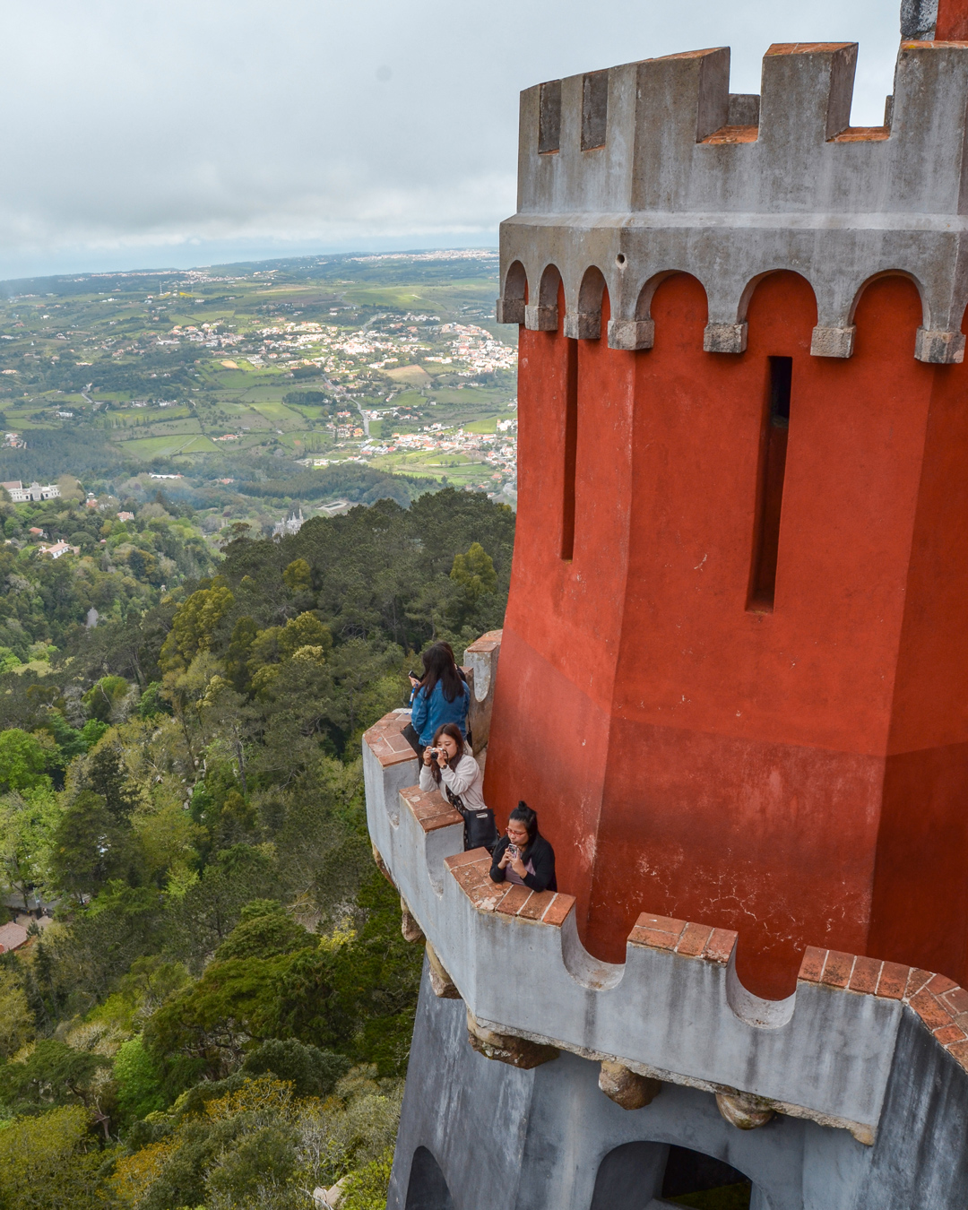 UN GIORNO A SINTRA Un giorno a Sintra • Viaggio senza scalo UN GIORNO A SINTRA Un giorno a Sintra • Viaggio senza scalo